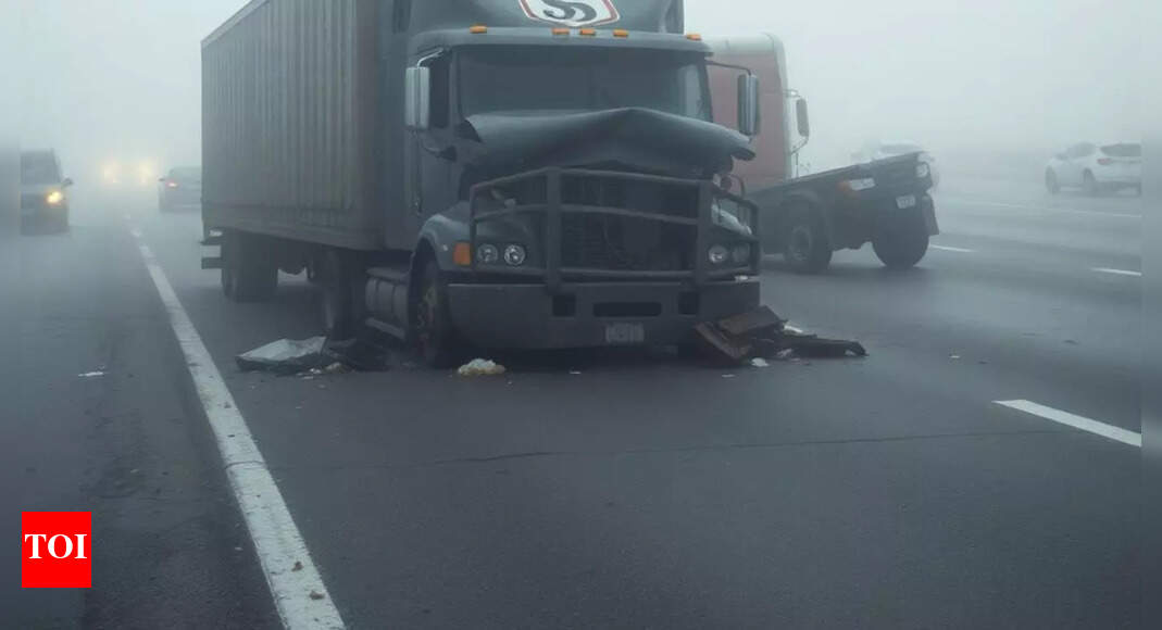 1 dead, 2 injured in multi-vehicle pile-up amid dense fog in Uttar Pradesh | Lucknow News - The ...