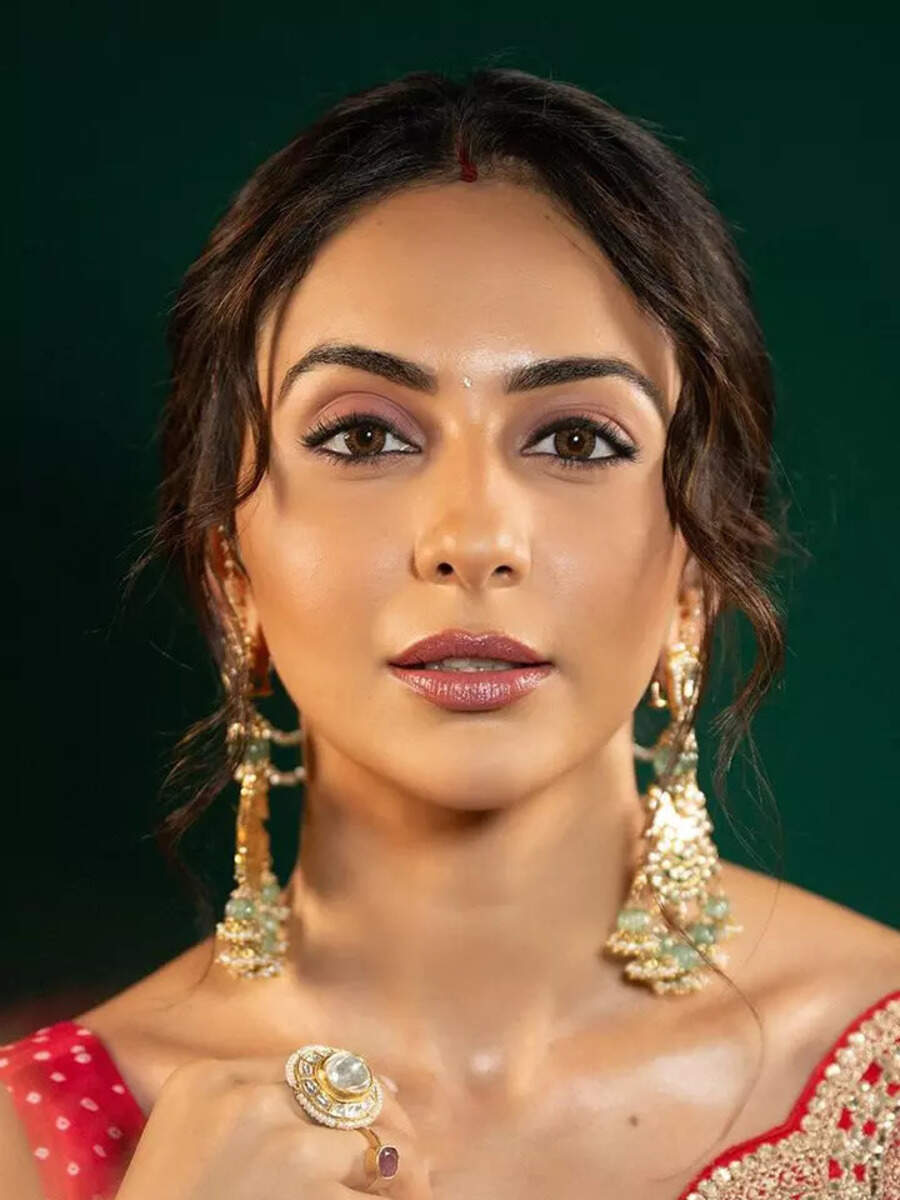 Rakul Preet Singh stuns in a breathtaking red saree | Times of India