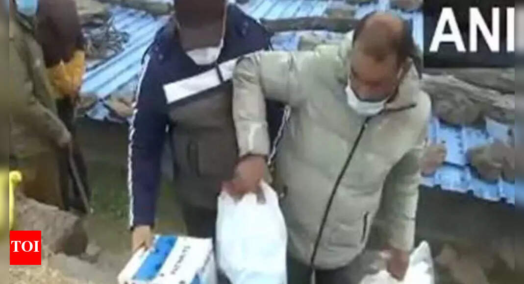 Jammu and Kashmir health officials screen 10,000 houses in Rajouri amid outbreak of 'mystery ...