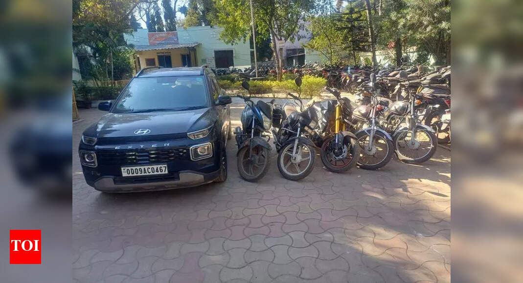 Garhwa SP meets kin of wanted Maoist | Ranchi News - The Times of India