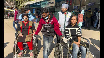 Fatehpur bus accident: Injured being treated at LLR hospital | Kanpur ...