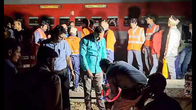Jalgaon Train Accident: Chain pulling, false alarm and obstructed ...