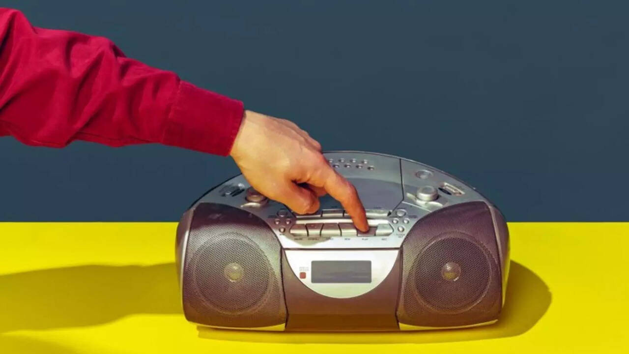 The Rise Of Vintage Audio: Why Old-School Gear Is Back in Style