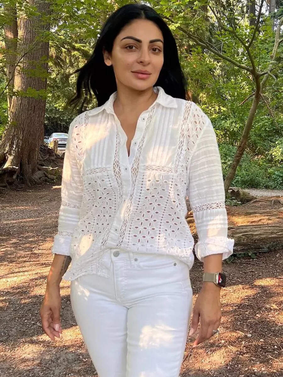 Neeru Bajwa inspires with her effortless casual look | Times of India