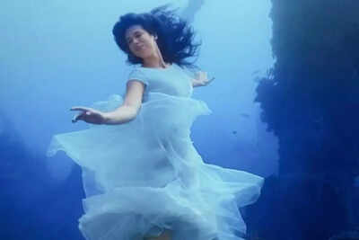 Canadian photographer sets Guinness World Records for deepest underwater model photoshoot for ...