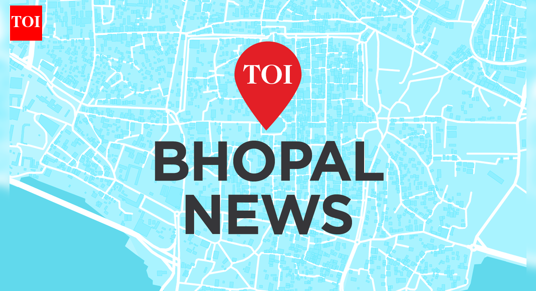 7 of a family injured as speeding SUV rams car in Khajuri | Bhopal News ...