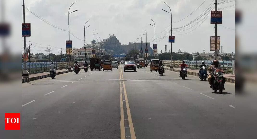 Two killed as bike collides with car on Cauvery bridge | Trichy News ...