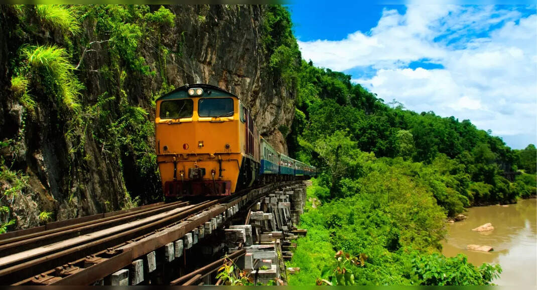 10 unique train journeys in the world; the Indian one will shock you ...