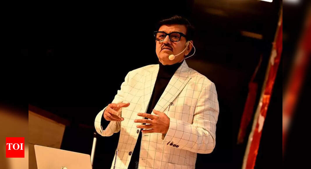 Unlocking success through aura principles: Motivational speaker Dr Amresh Mehta’s session with ...