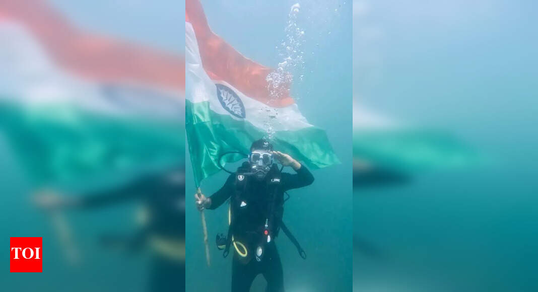 Scuba divers mark Republic Day with underwater celebration | Vijayawada ...