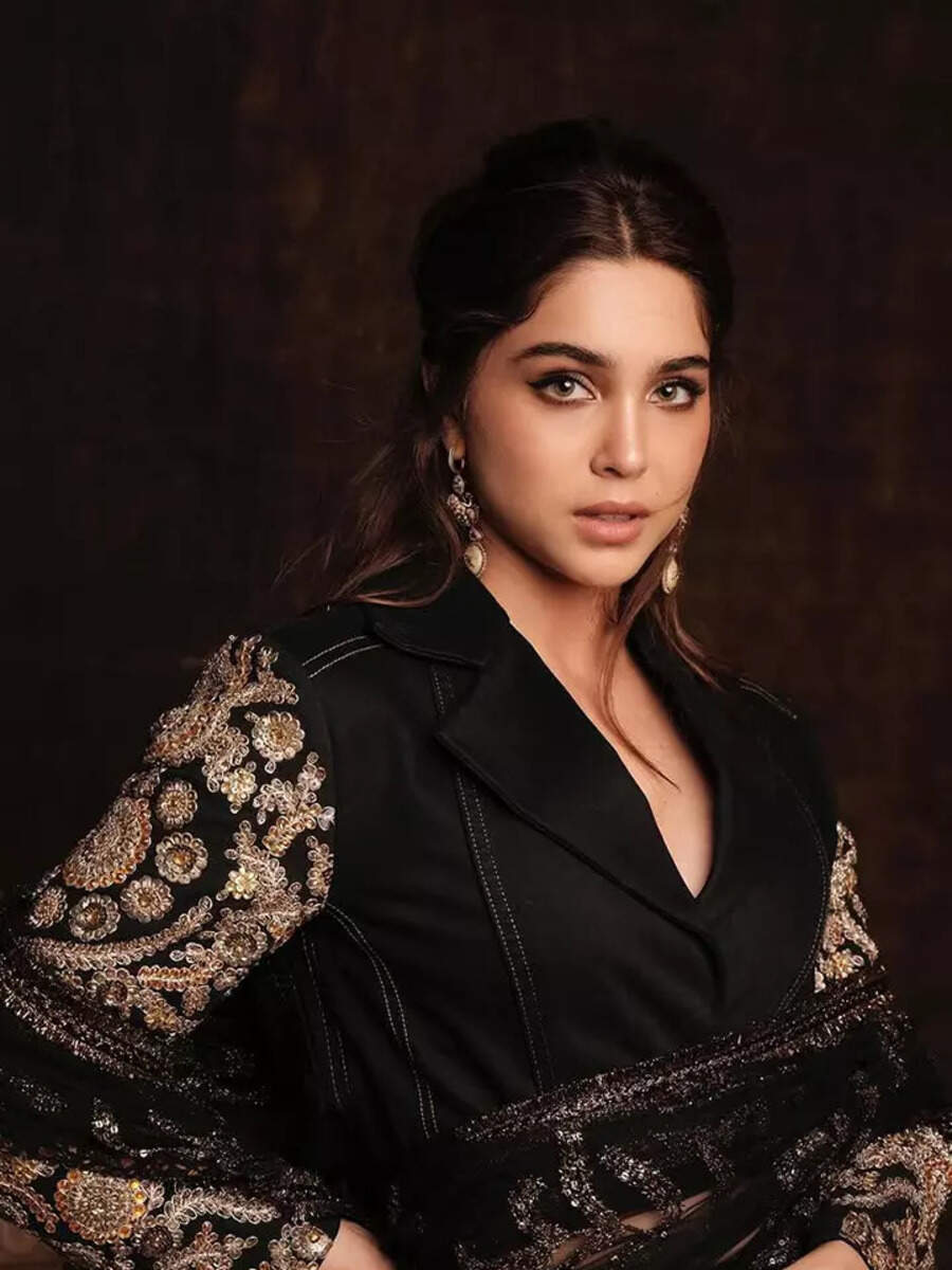 Sharvari redefines saree style with a stunning upcycled denim jacket ...