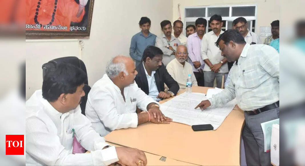 Proposal to relocate cotton trading to Haveri APMC under review: Min ...