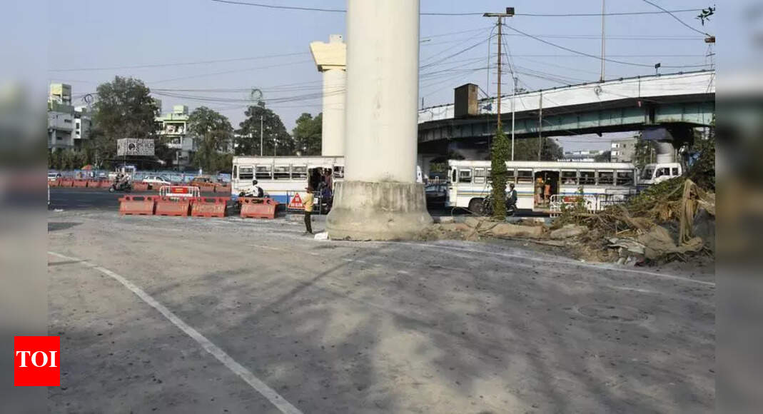 New 2-lane road to help decongest Chingrighata | Kolkata News - The ...