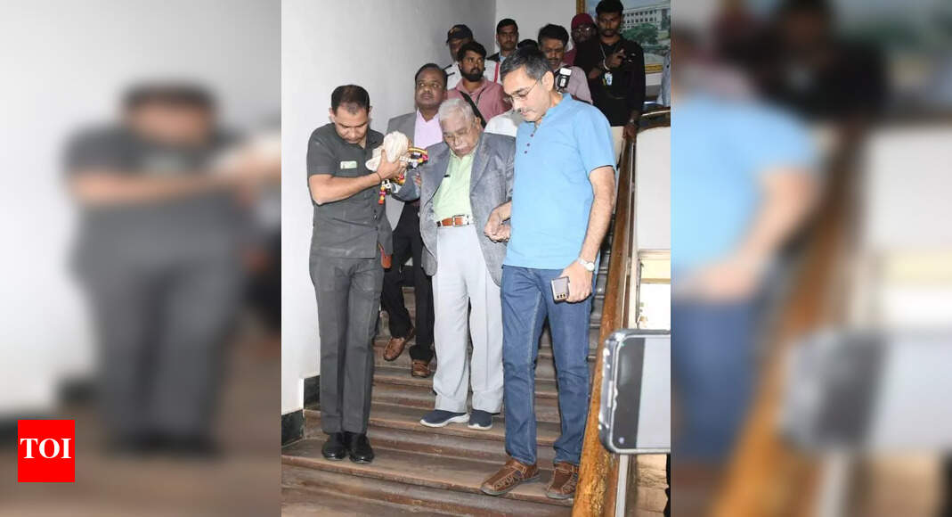 KU puts off ‘Arive Guru’ award ceremony following protests | Hubballi ...