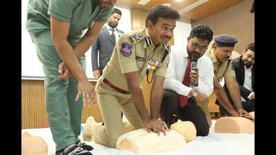 1,200 city cops to be trained in life-saving CPR for 4 days | Hyderabad ...