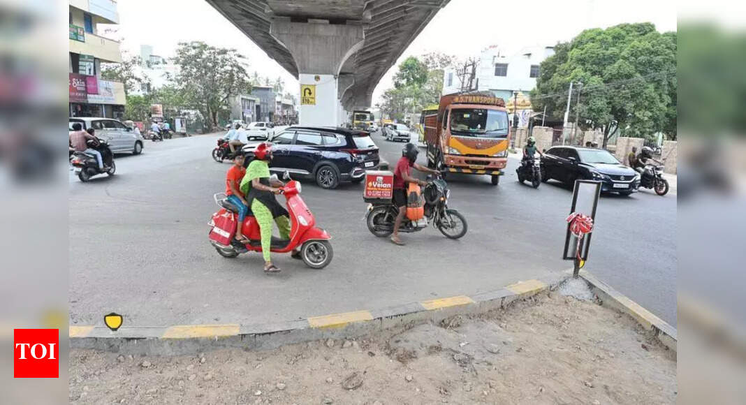 U-turns to ease traffic woes | Coimbatore News - The Times of India