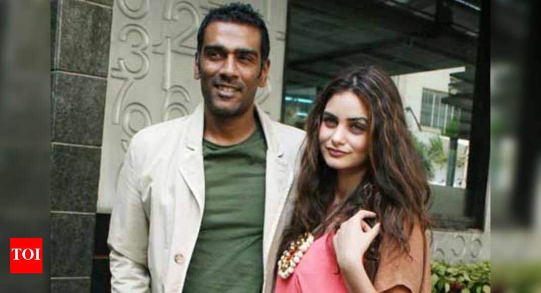 Ravi Krishnan spotted with new girlfriend - Times of India