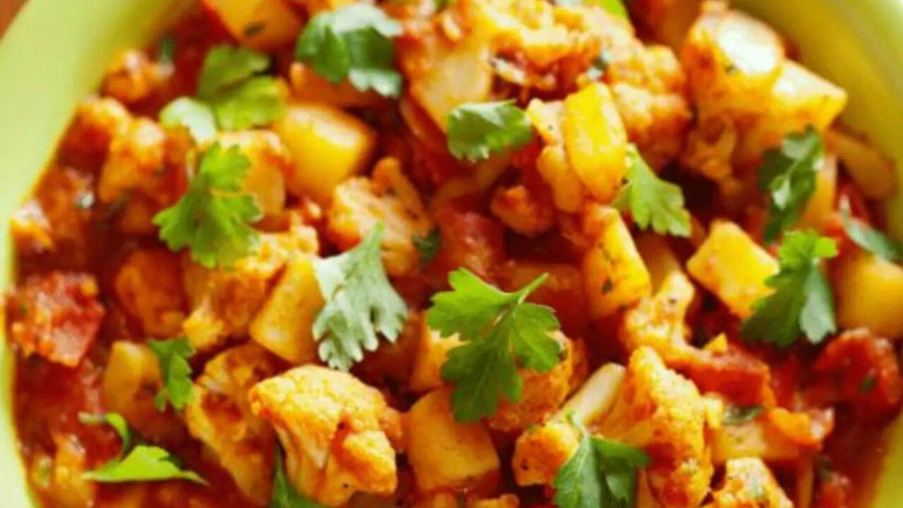Traditional Adraki Aloo Gobhi: A Homestyle Recipe