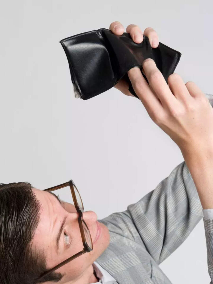 10 common reasons why people struggle financially | Times of India