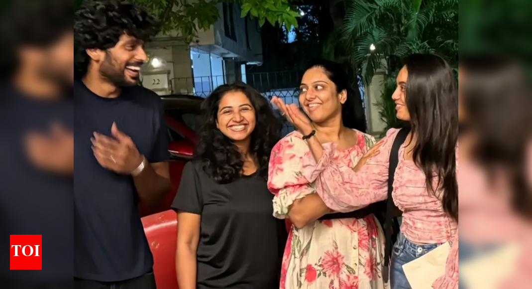 Raanav and other Bigg Boss ex-contestants surprise Pavithra on her ...