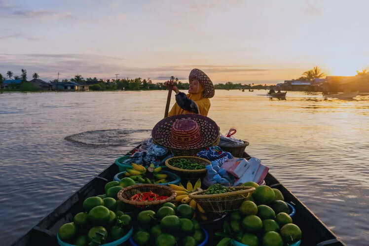 Asia’s 7 most vibrant floating markets you must visit | Times of India ...