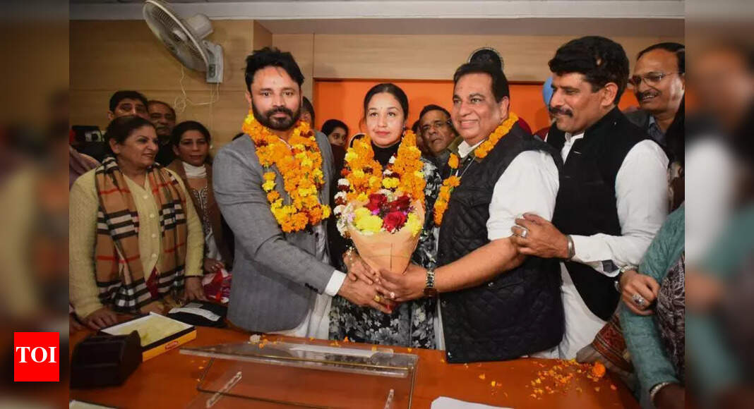 Cong returns to MC with new senior dy mayor, dy mayor | Chandigarh News ...