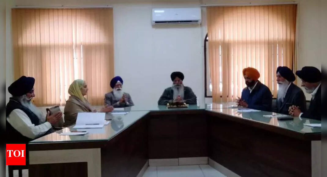 Akal Takht panel meets for 1st time, asks crisis-hit SAD to clarify on membership drive ...