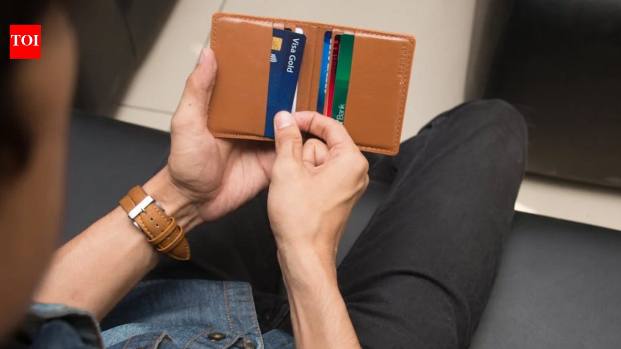 Compact Card Holders for Men To Keep Your Cards Organised - The Times ...