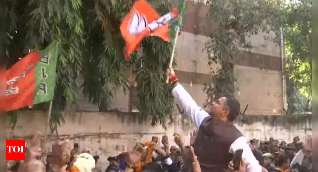 Giant killer: Parvesh Verma shows victory sign after ending Arvind Kejriwal's reign in New Delhi ...
