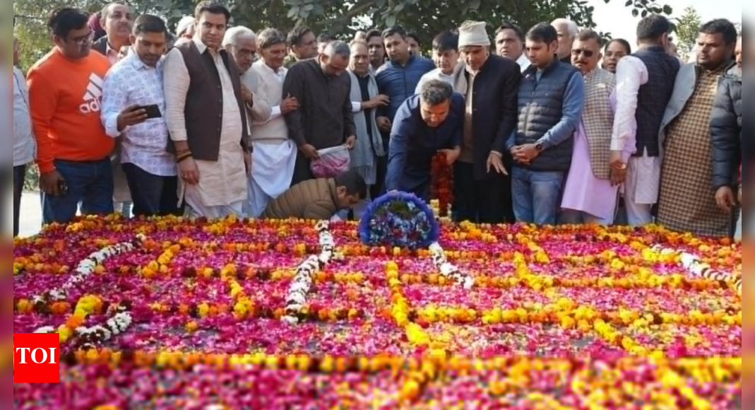 'All dreams of my father will be fulfilled': BJP's Parvesh Verma pays ...