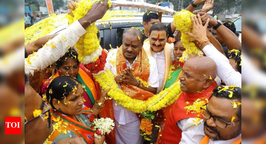 HDK urges villagers to stay united | Mysuru News - The Times of India