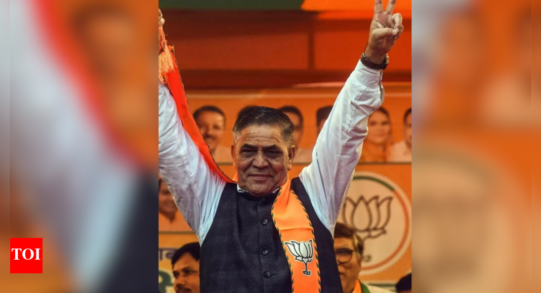 Delhi results: After emphatic win, Mustafabad MLA Mohan Bisht proposes ...
