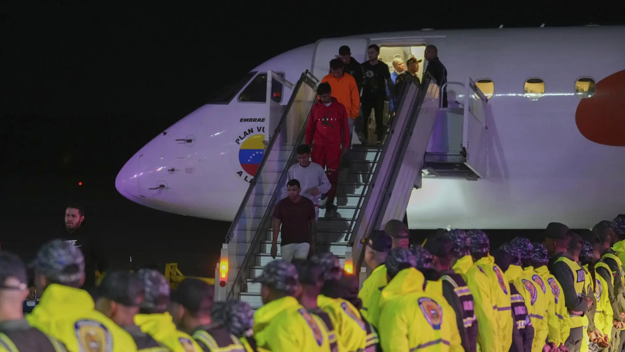 Watch: First batch of illegal Venezuelan immigrants deported from US ...