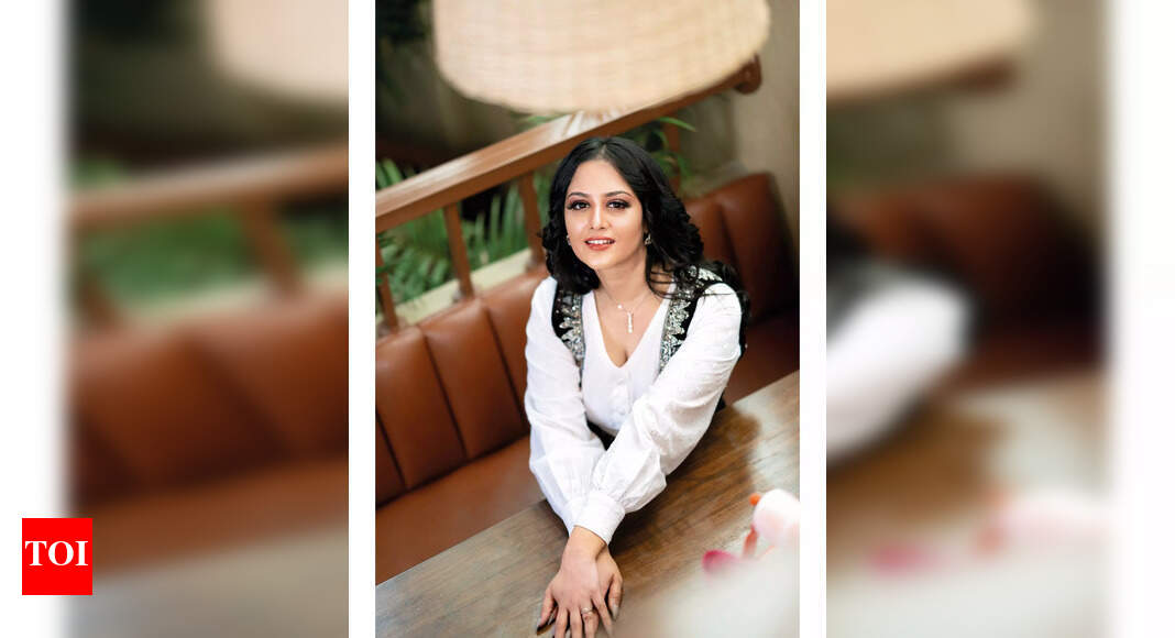 The medium doesn’t matter to me, the roles do: Neetha | Kannada Movie ...