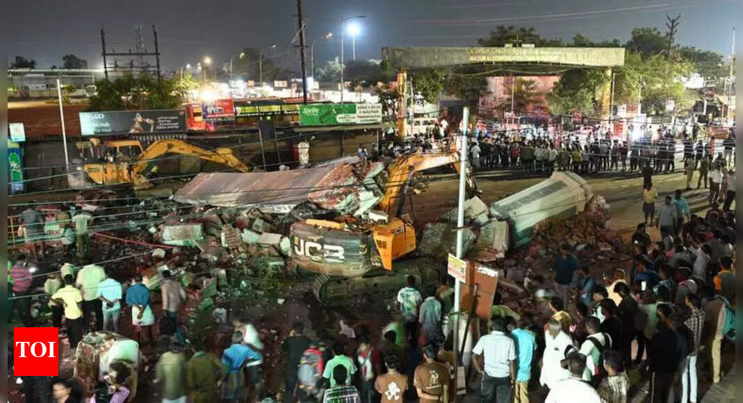 One dead as arch falls on earth mover | Madurai News - The Times of India