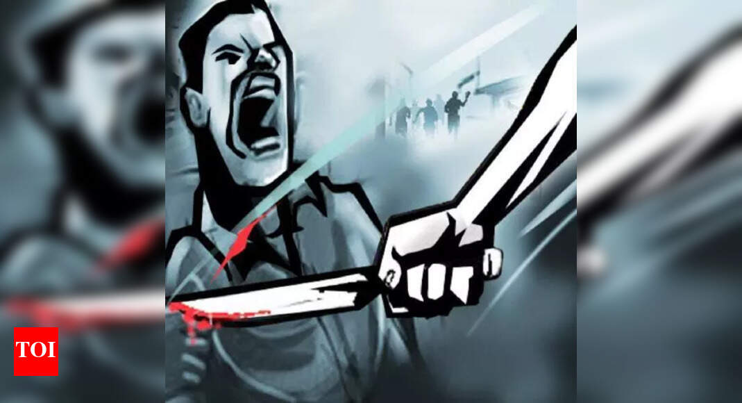 Masked men rob petrol pump employees at gunpoint in Dewas, CCTV footage ...