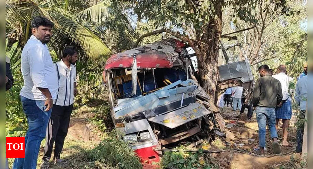 Over 25 injured after KSRTC bus rams tree in Mandya | Mysuru News - The ...