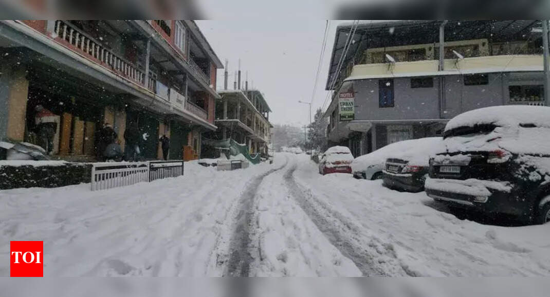 Heavy & prolonged snowfall hits power, water supply in Tawang ...