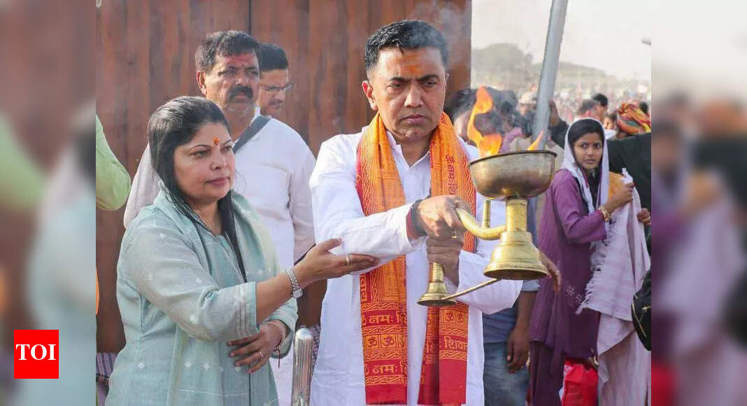 Goa CM praises Yogi’s leadership | Prayagraj News - The Times of India