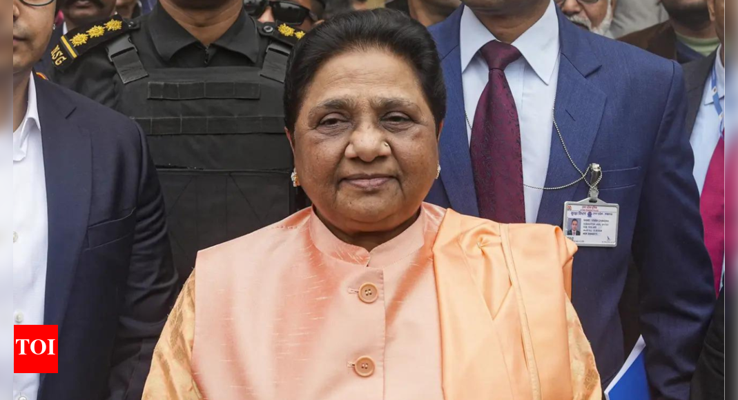 BSP chief Mayawati blames Railways' 'negligence' for stampede at New Delhi railway station ...