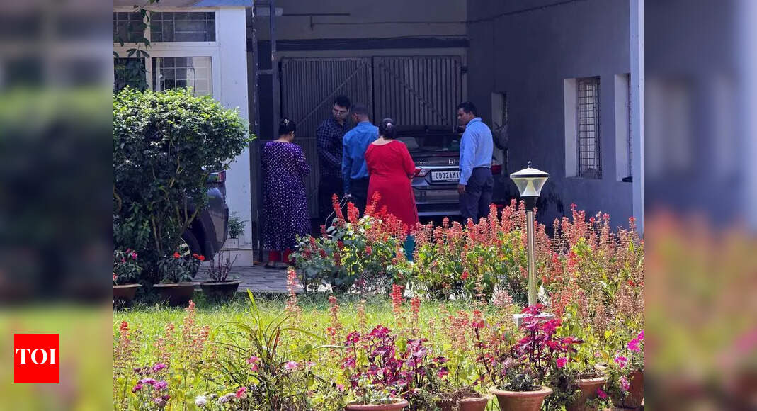 CBI searches IAS officer Sethi’s home in bribery case probe | Bhubaneswar News - The Times of India