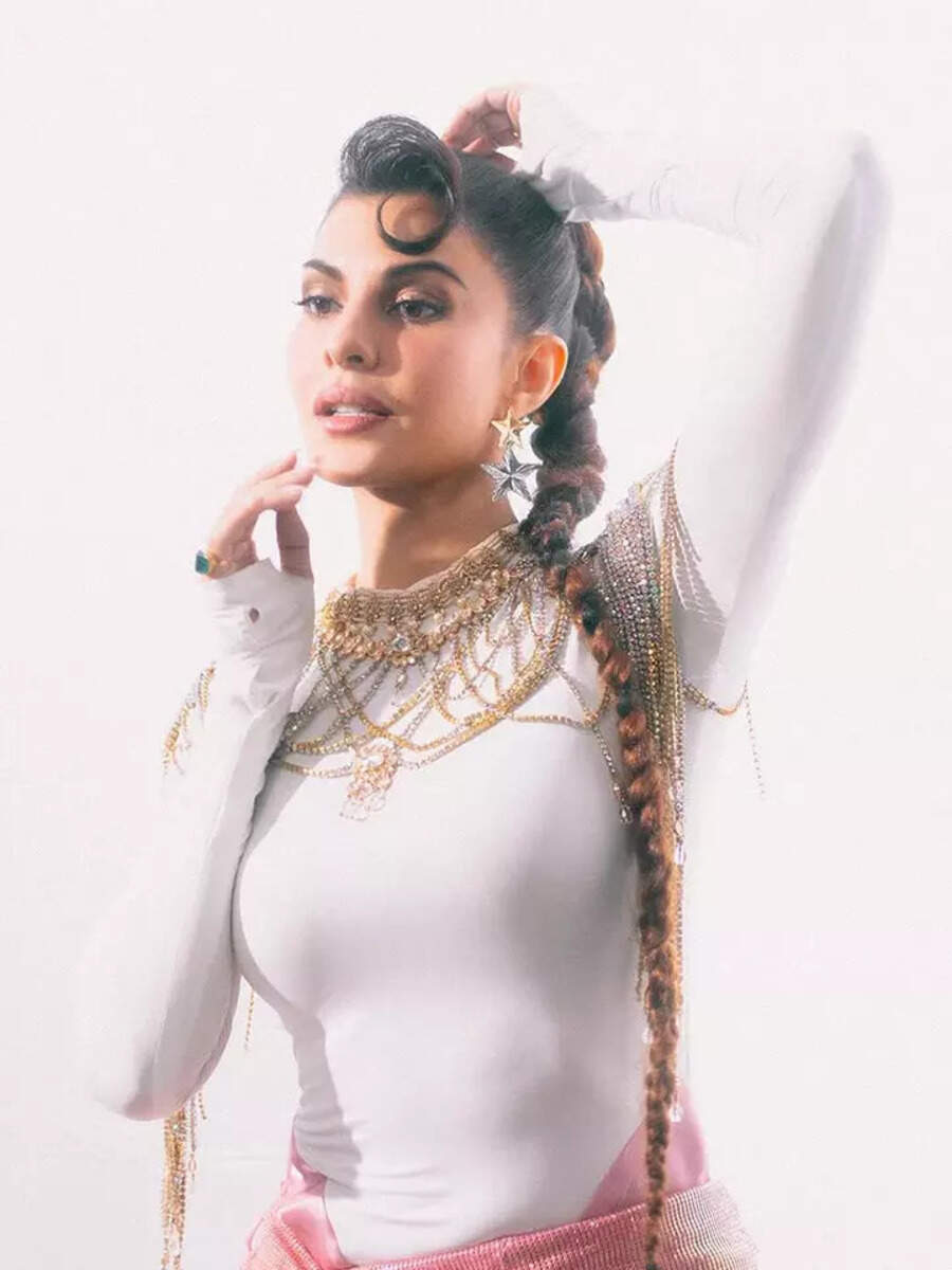 Jacqueline Fernandez dazzles in stunning shades of pink | Times of India