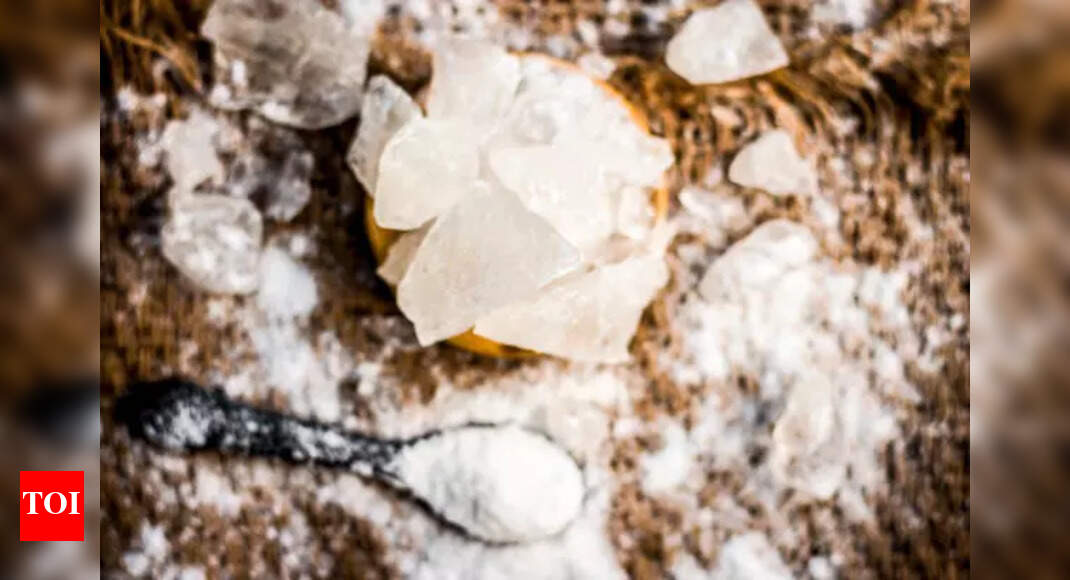 Fitkari beauty benefits: How to use Fitkari or Alum for facial hair ...