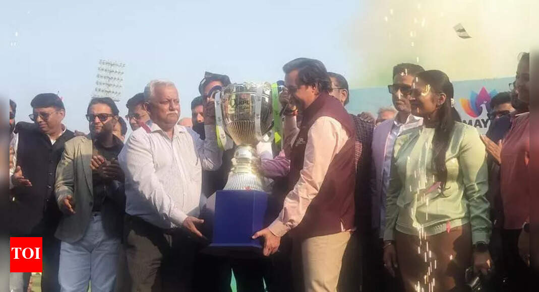 KPL Trophy unveiled at Green Park stadium | Kanpur News - The Times of ...