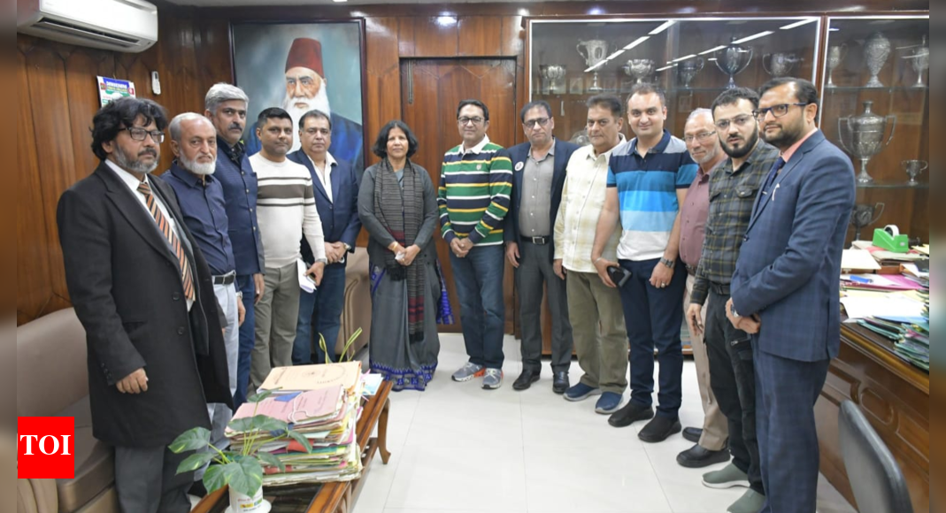 A delegation of World Memon Organisation (WMO) visits AMU | Mumbai News ...