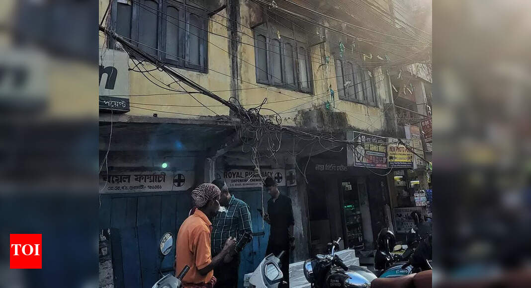 Citizens fume as dangling wires pose hazards | Guwahati News - The ...