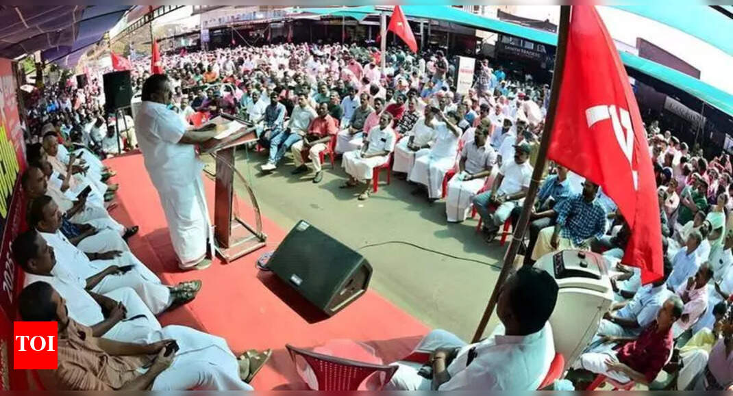 CPM leaders block road to protest, booked | Kozhikode News - The Times ...