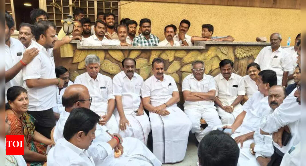 DVAC searches AIADMK MLA’s house over disproportionate assets case | Coimbatore News - The Times ...