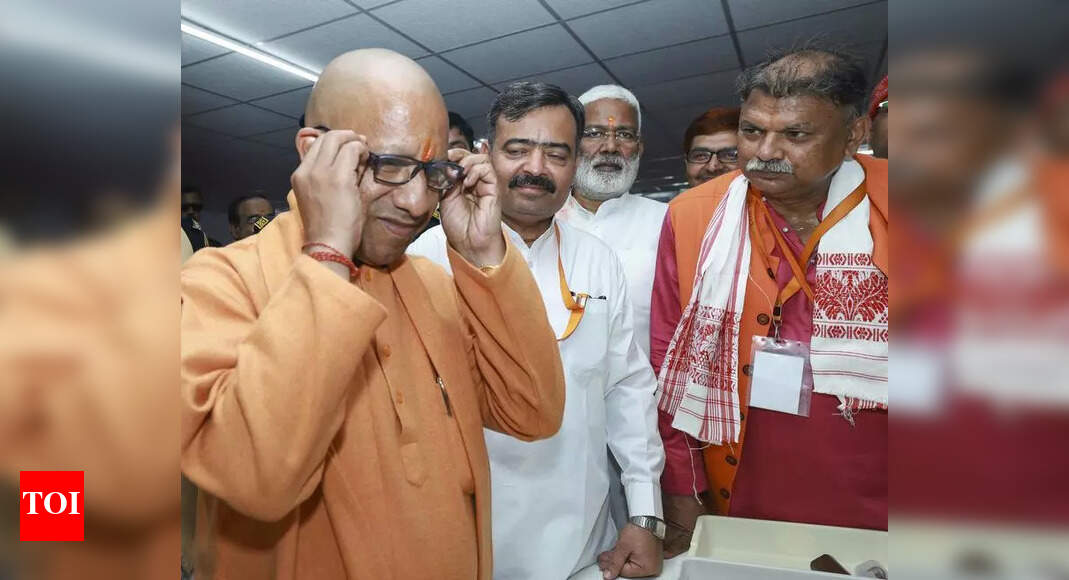 CM visits Netra Kumbh, praises docs | Prayagraj News - The Times of India