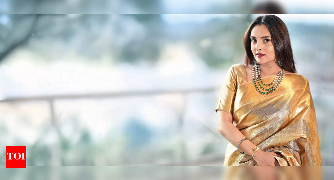 Actors have become easy targets for politicians: Ramya | Kannada Movie ...